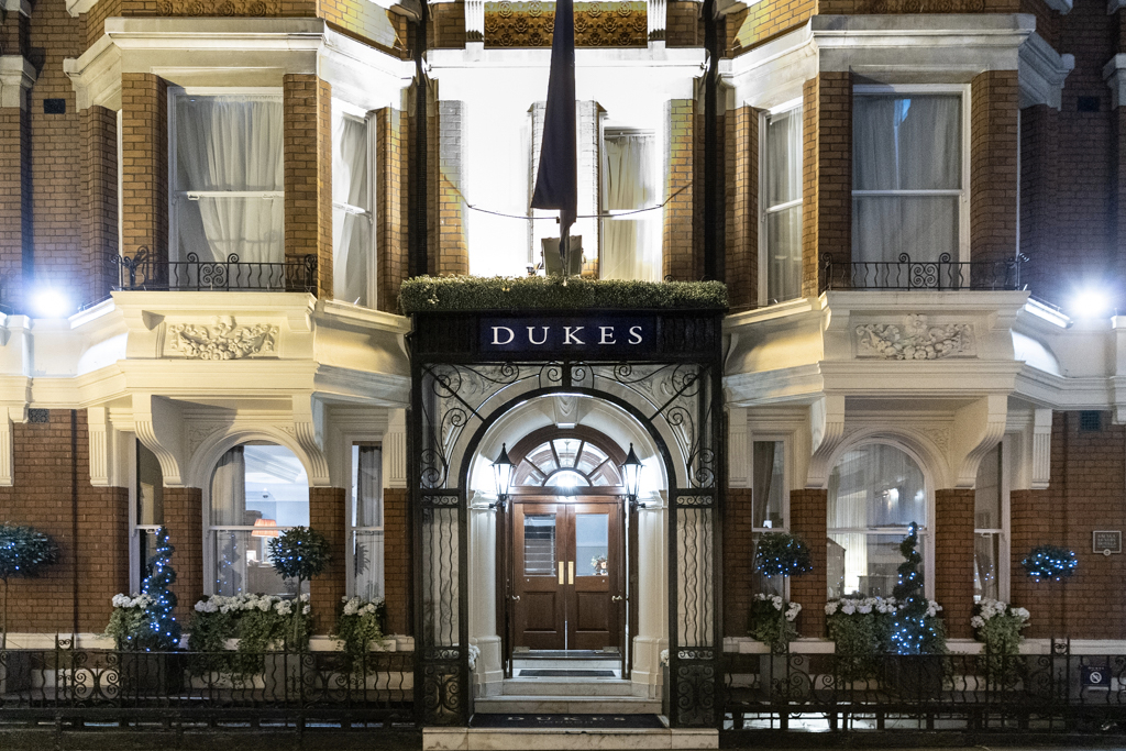 Dukes Bar in Mayfair: The perfect martinis that inspired Ian Fleming ...