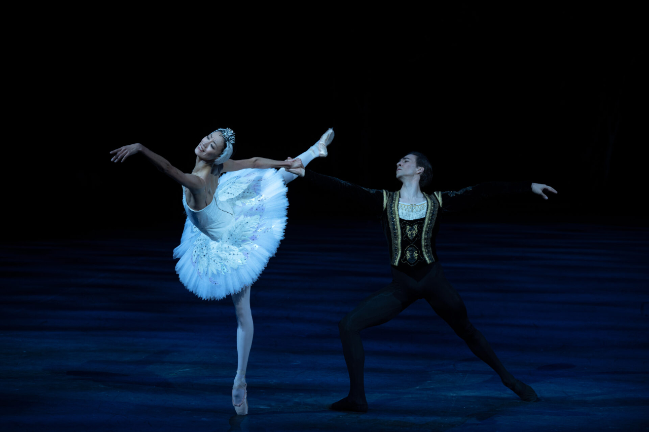 Swan Lake in-the-round at Royal Albert Hall | Theatre review – The Upcoming